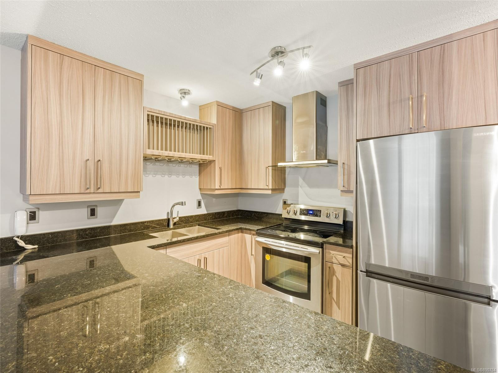 100 Dawes St, 105, Nanaimo - Vancouver Island and Nanaimo Real Estate